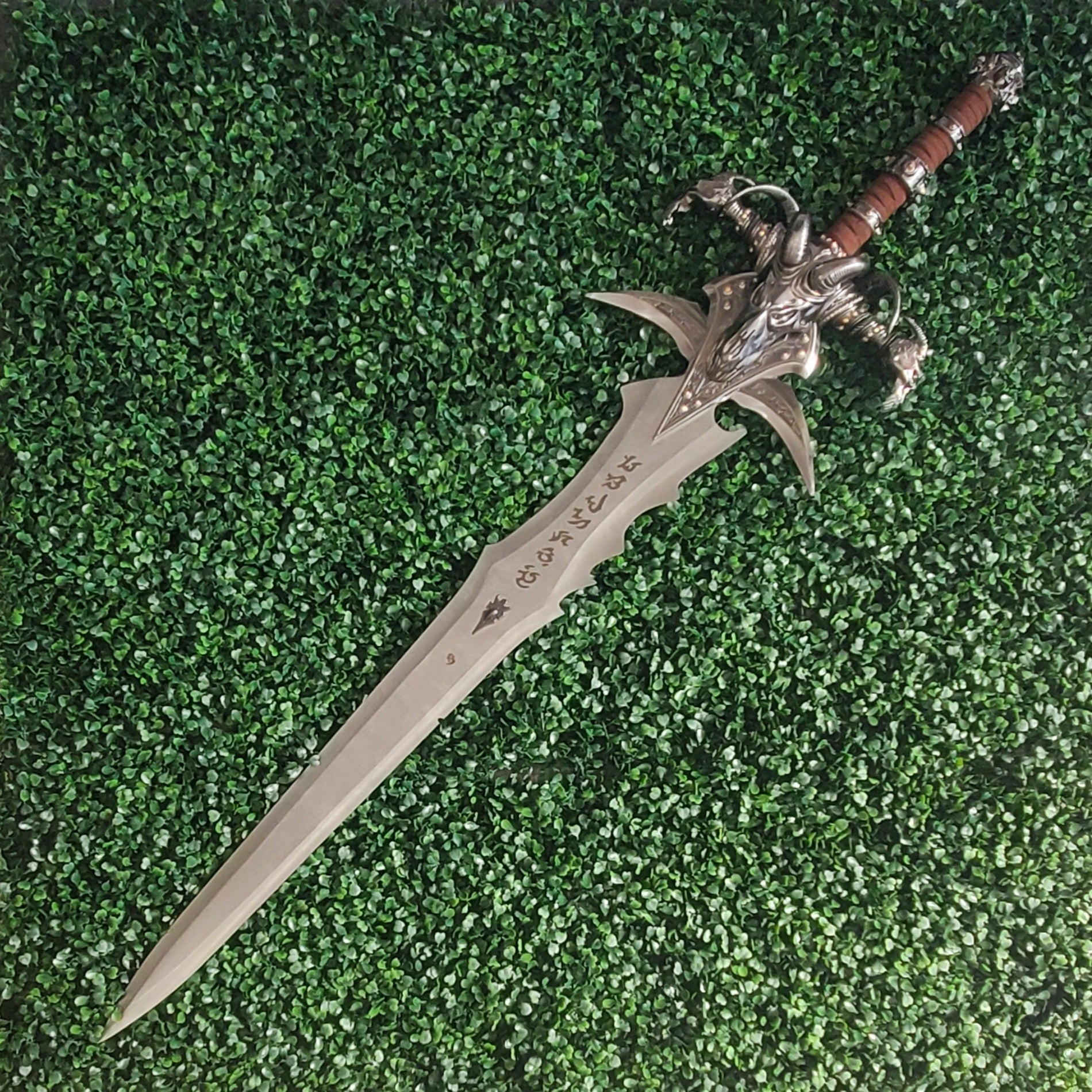 Lich King’s sword “Frostmourne” - World Of Warcraft | Anime Armory